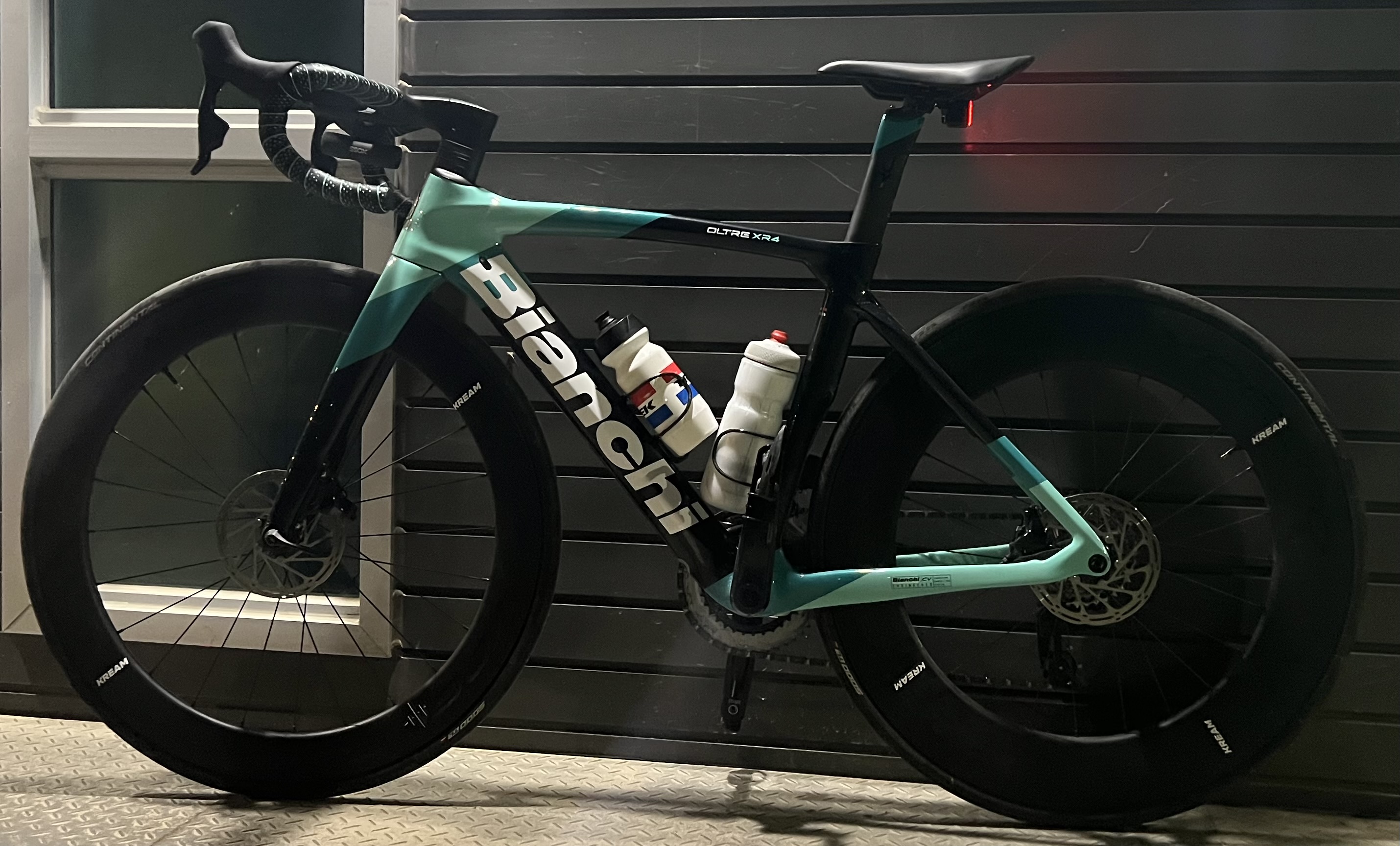 비앙키 Oltre XR4 - Rival eTap AXS